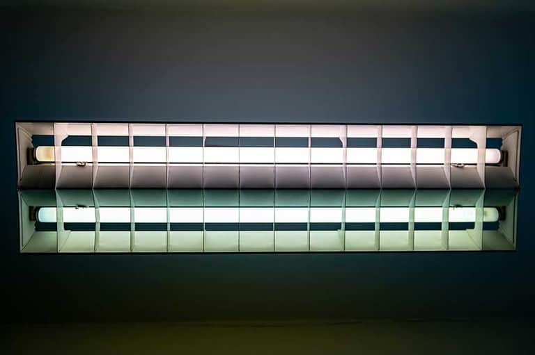 Fluorescent Lights vs LED: All You Need To Know